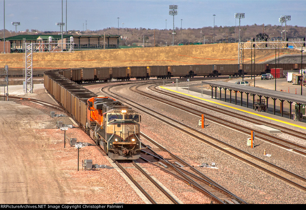 BNSF 9826 Leads E-CLSBTM0-15